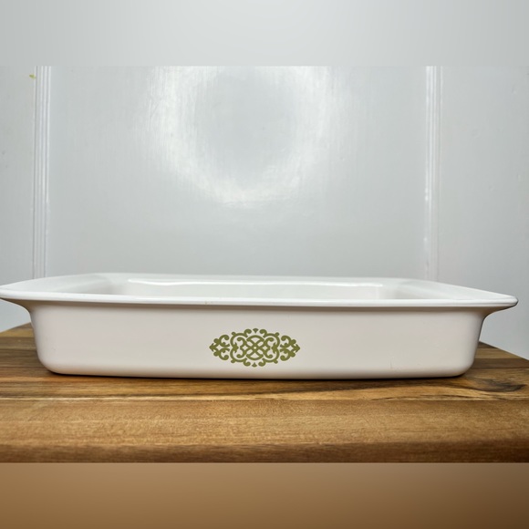Corningware | Kitchen | Vintage Corningware Shell Oil Medallion Avocado ...
